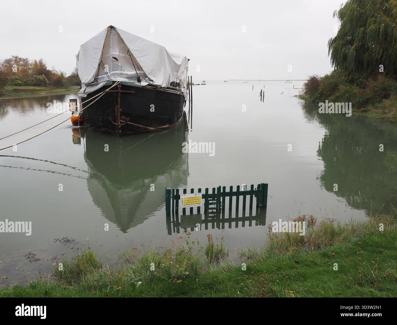 Iwade, Kent, UK. 7th Nov, 2025. UK Weather: surge high water at Lower ...
