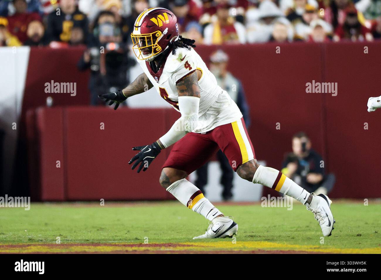 Washington Commanders linebacker Frankie Luvu (4) rushes during an NFL ...