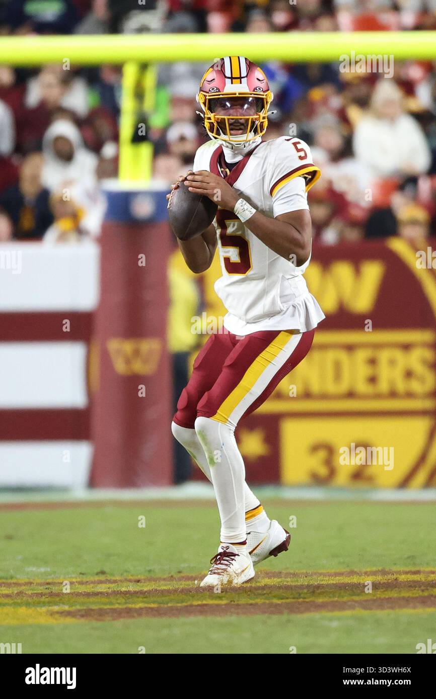 Washington Commanders quarterback Jayden Daniels (5) sets to throw the ...