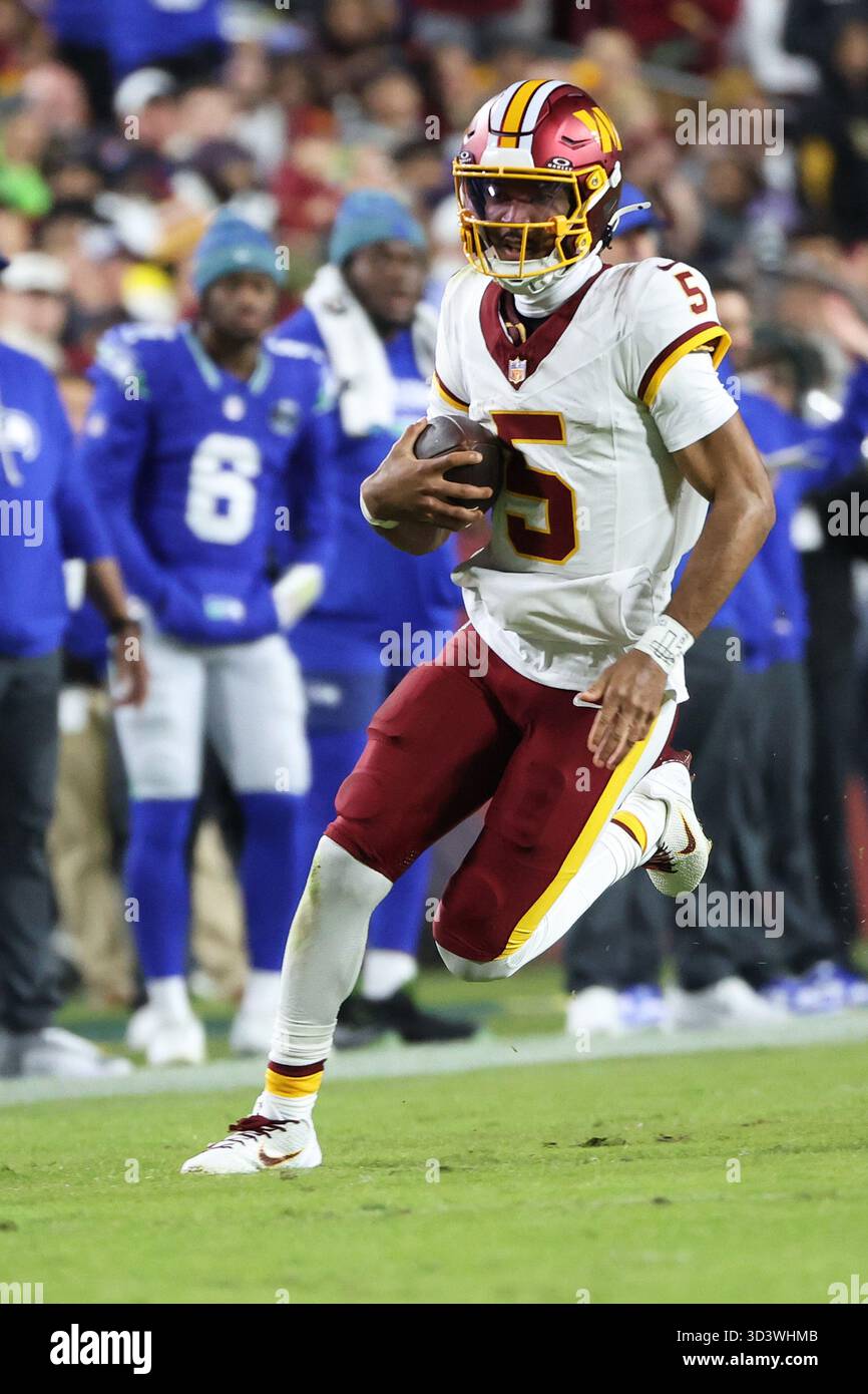 Washington Commanders quarterback Jayden Daniels (5) runs with the ball ...