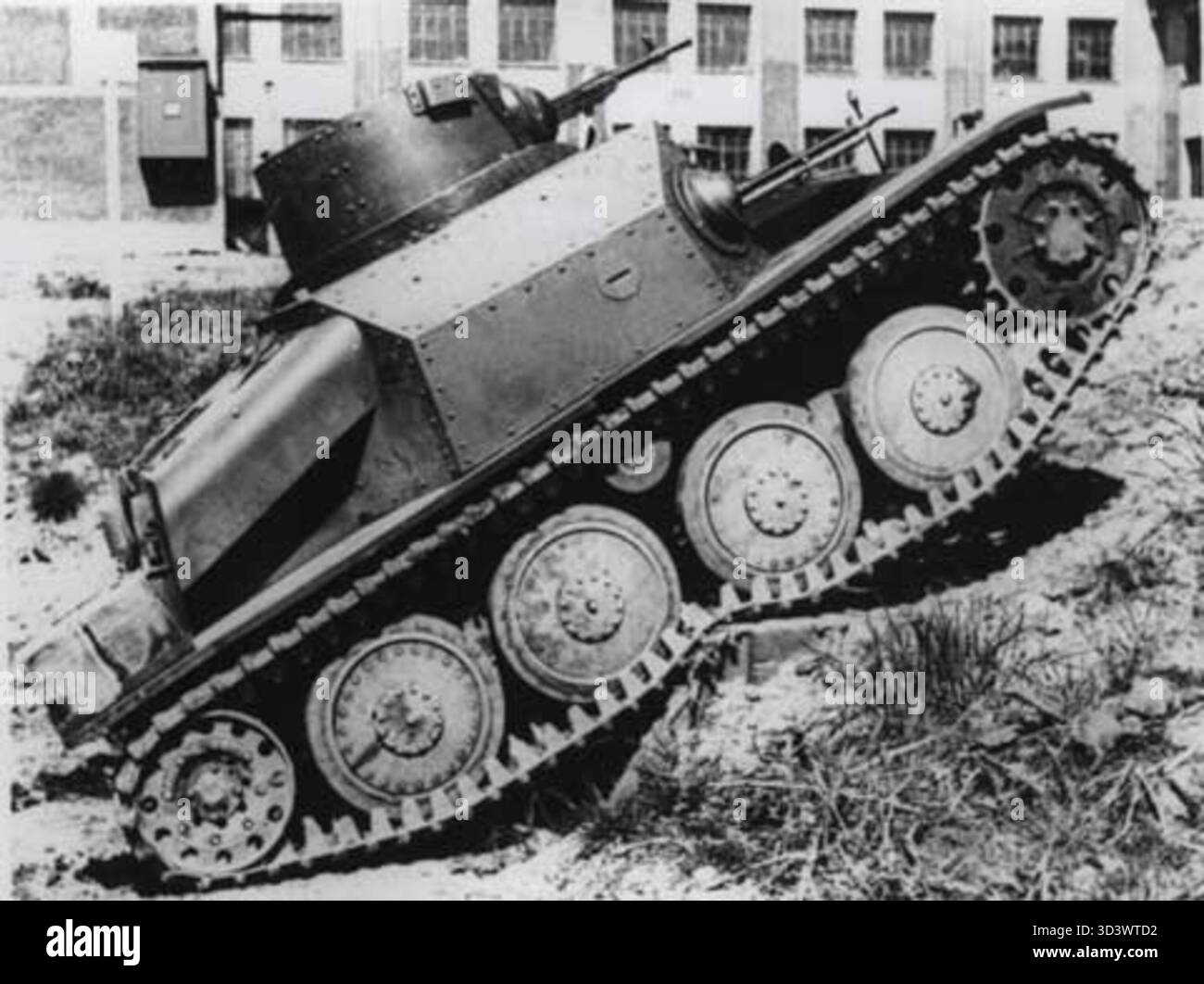 The R-1 was a Romanian light tank, developed in 1936, based on the ...