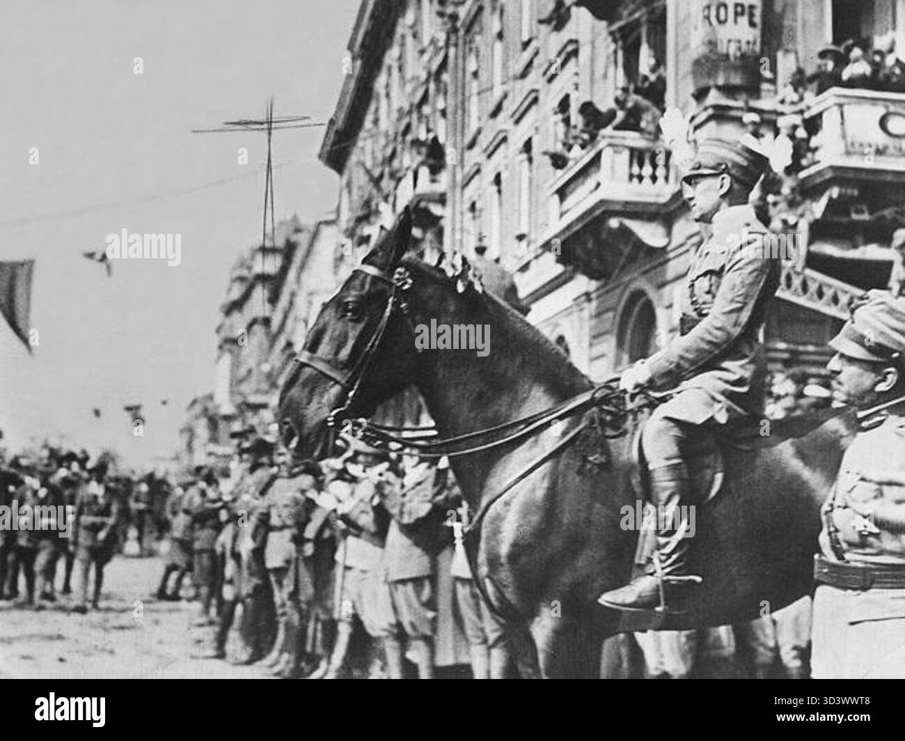 Roman salute symbolism hi-res stock photography and images - Alamy