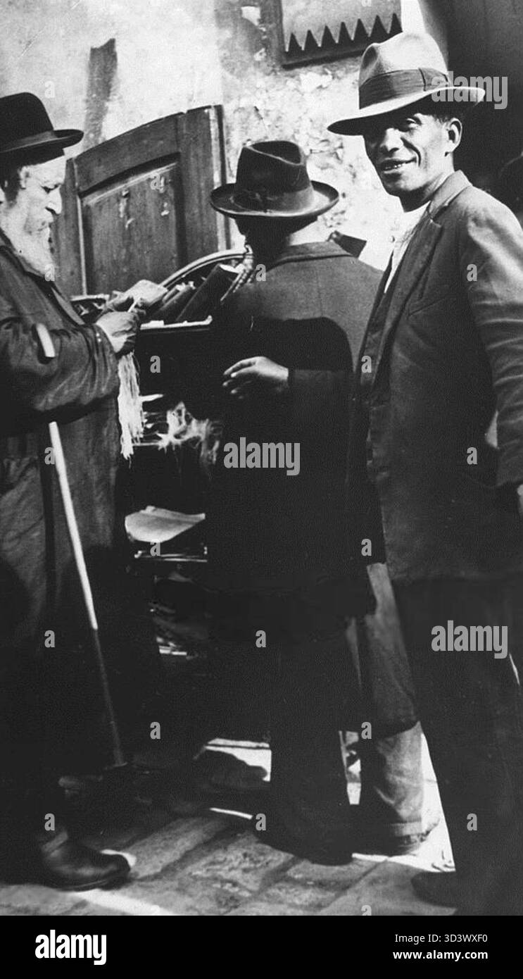 A 1930 photograph capturing the area near the Great Suburb Synagogue in ...