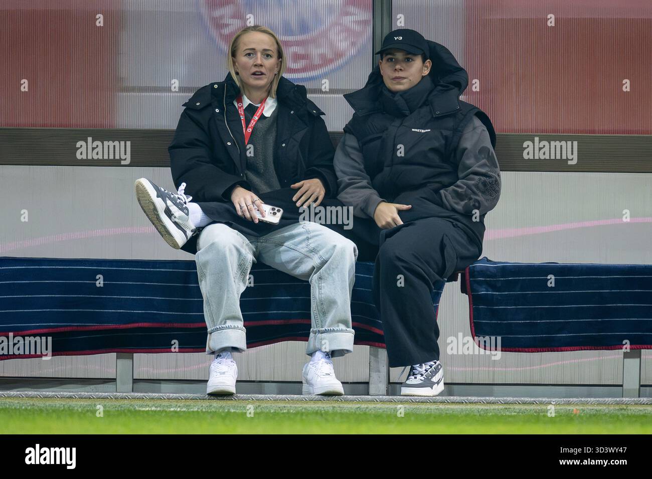 Lea Schueller (FC FC Bayern Munich Women, #11) and Lena Oberdorf (FC FC ...