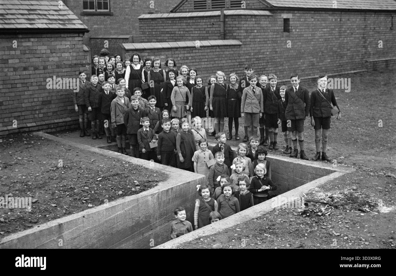 Children 1940s war Black and White Stock Photos & Images - Alamy