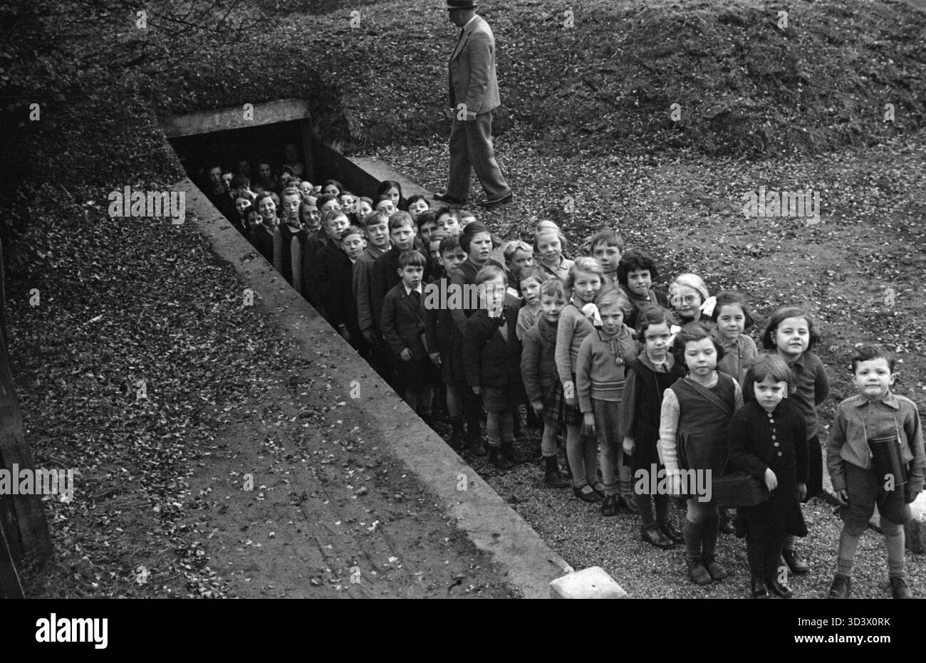 Children 1940s war Black and White Stock Photos & Images - Alamy