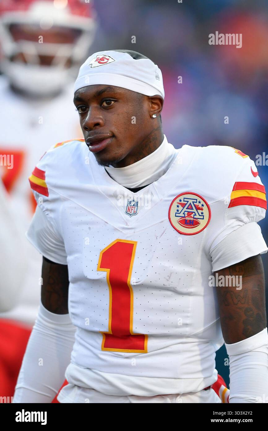 Kansas City Chiefs wide receiver Xavier Worthy (1) warms up before an ...