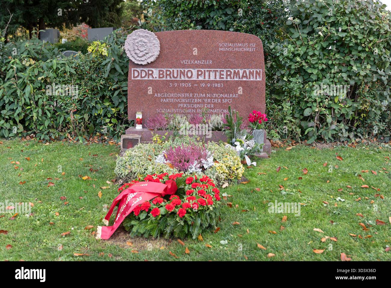 Ehrengrab von Bruno Pittermann - Politiker, Wiener Zentralfriedhof ...