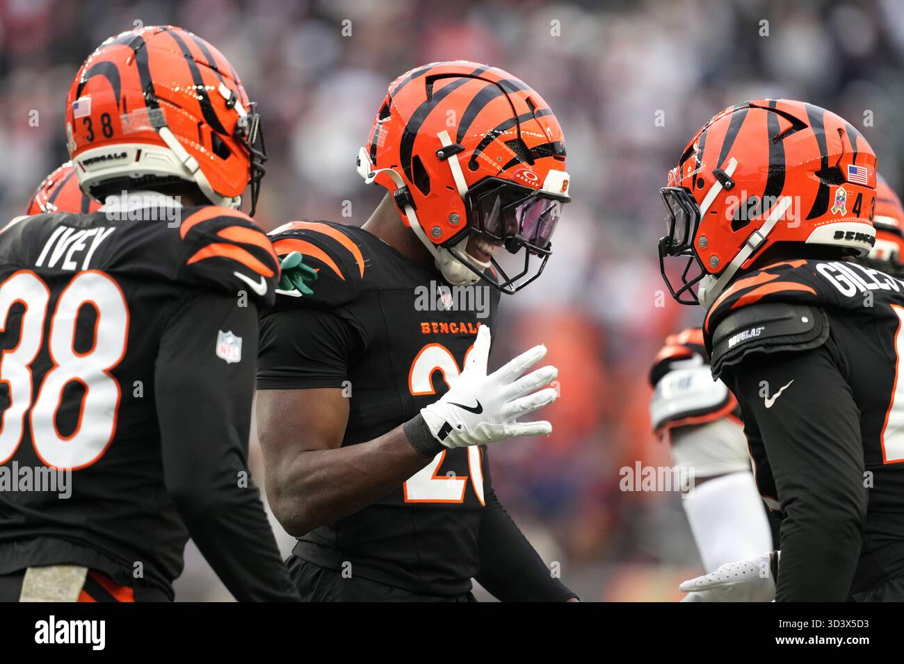 Cincinnati Bengals safety Tycen Anderson (26), center, celebrates a ...