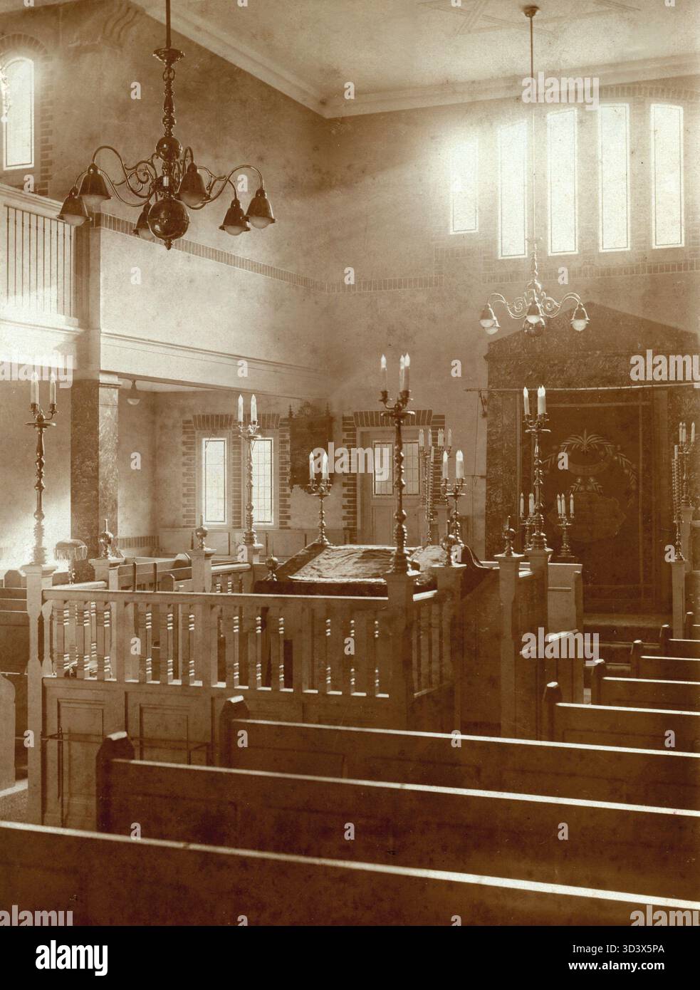 The interior of the Nieuwe Israelische Synagogue, located in Nieuwe ...