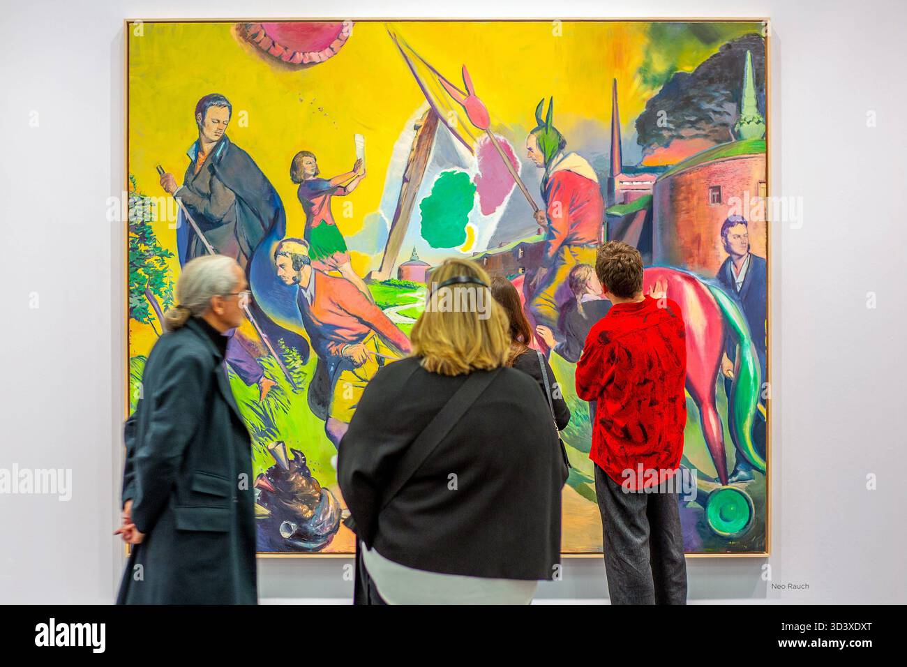 Besucher betrachten ein Kunstwerk von Neo Rauch auf der Kunstmesse art ...