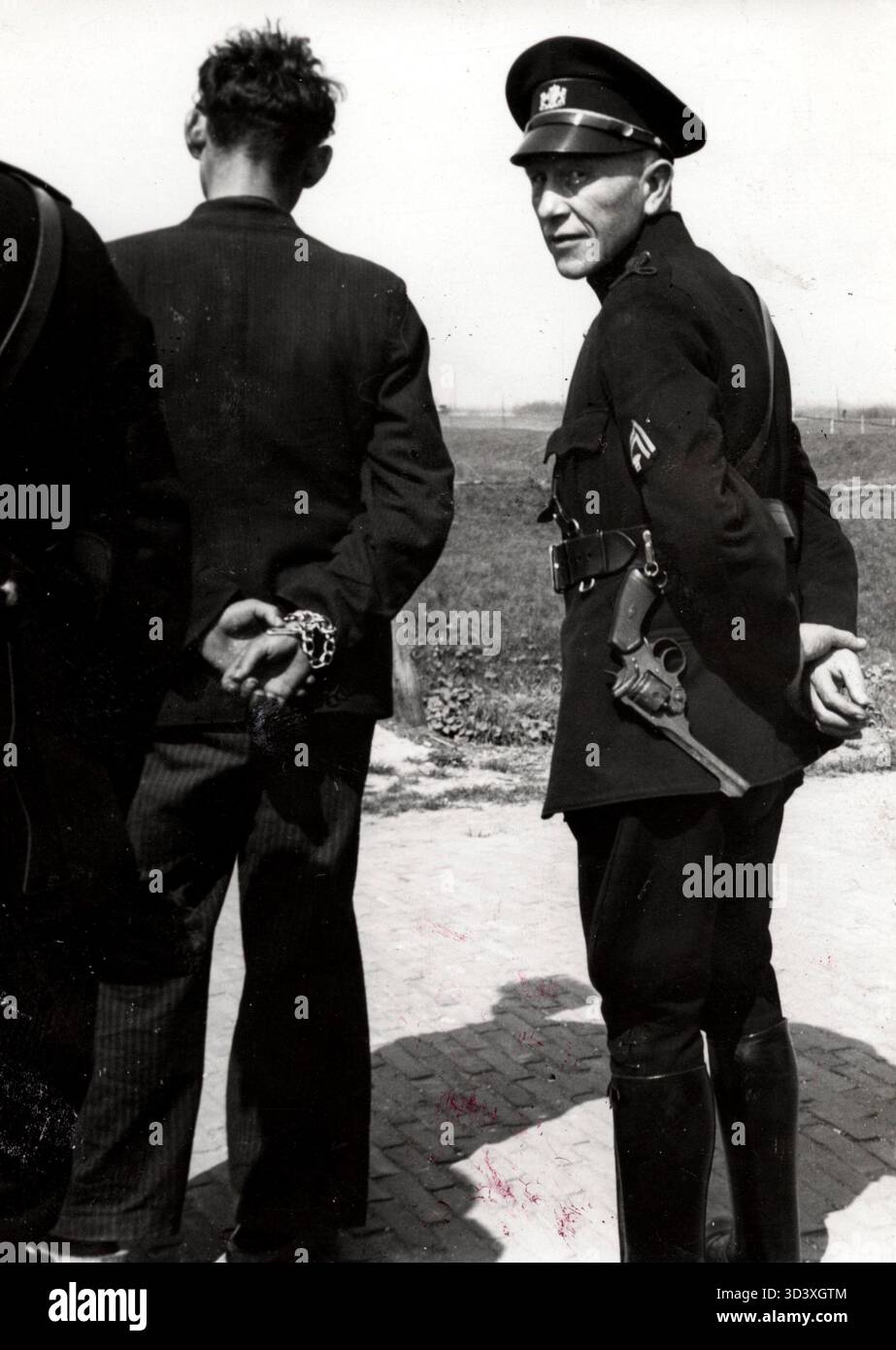 In 1935, the murderer of van Strien in Geertruidenberg was captured and ...