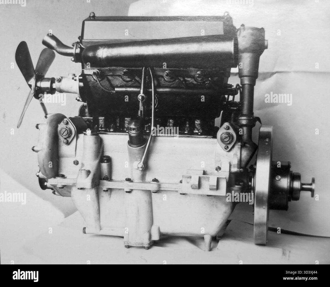 This image shows the engine of the Walter 0, a racing car from 1 August ...
