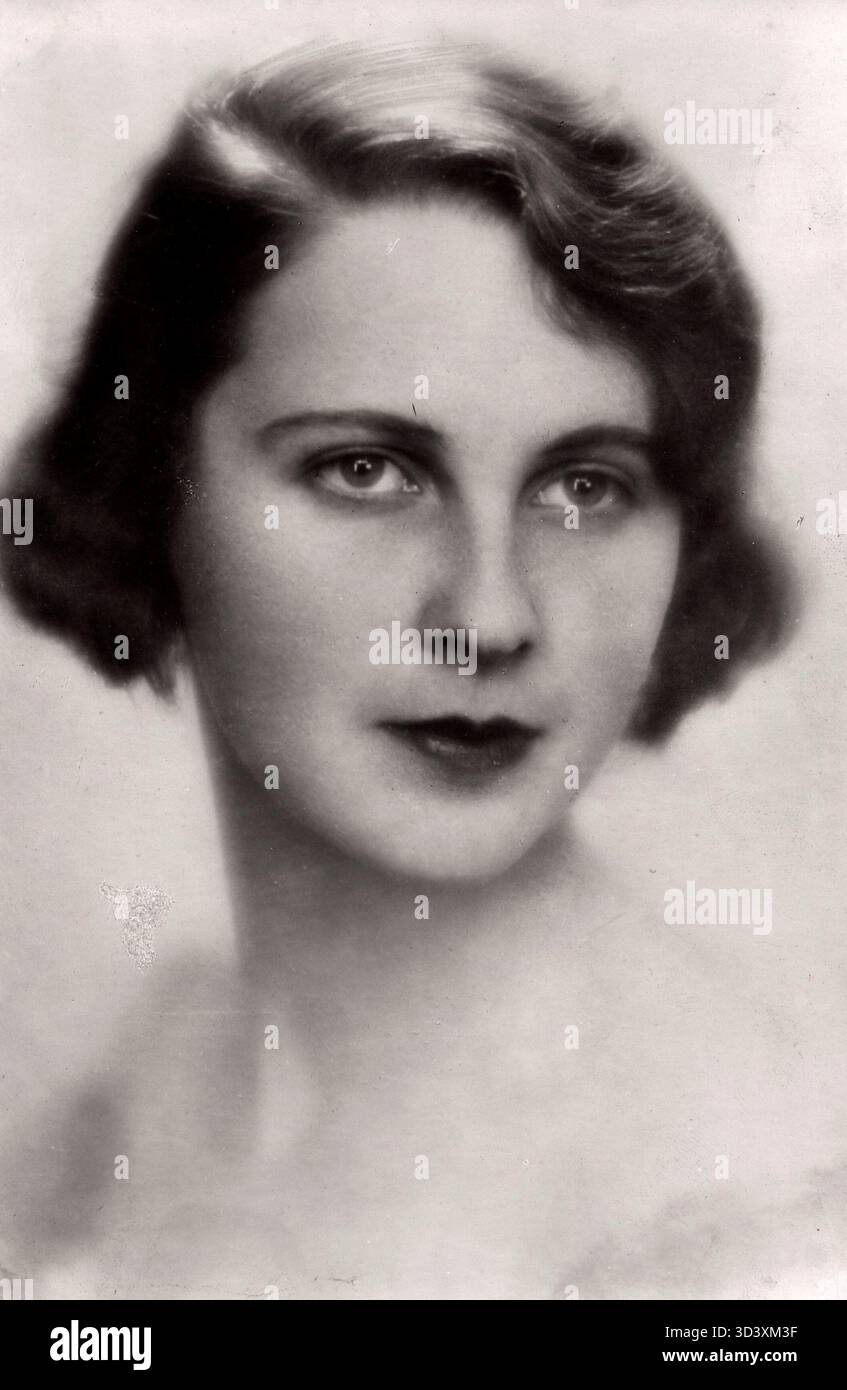 Böske Simon, Miss Hungary, crowned Miss Europa 1929, poses for a ...