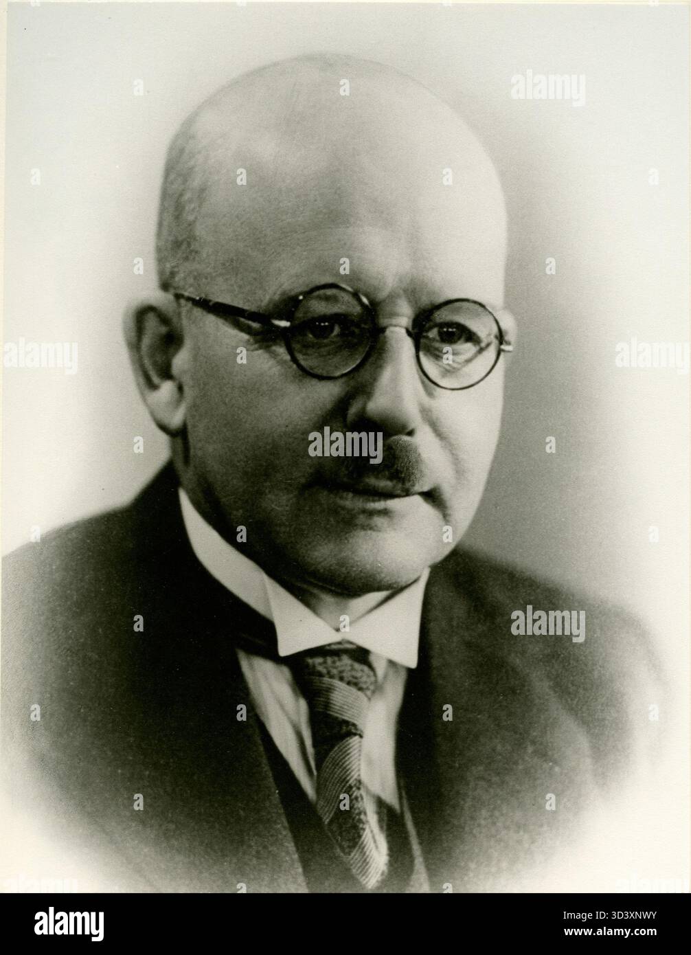Photograph of Willem Jan Hendrik Hoen (1882-1959), Mayor of Warffum ...