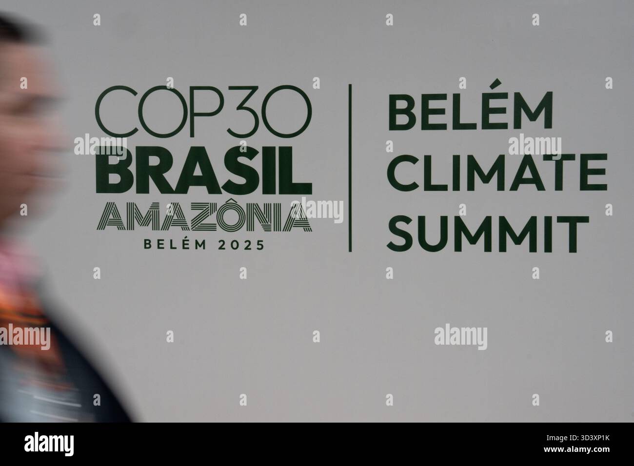 (251107) -- BELEM(BRAZIL), Nov. 7, 2025 (Xinhua) -- A man walks past ...