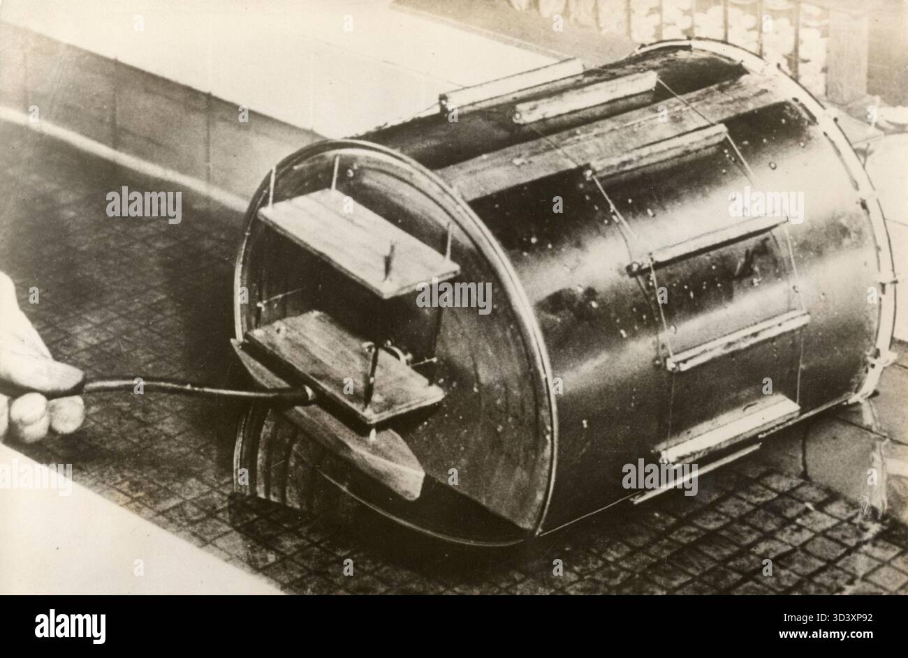 In 1933, American ship designer Barber developed a cylindrical, barrel ...
