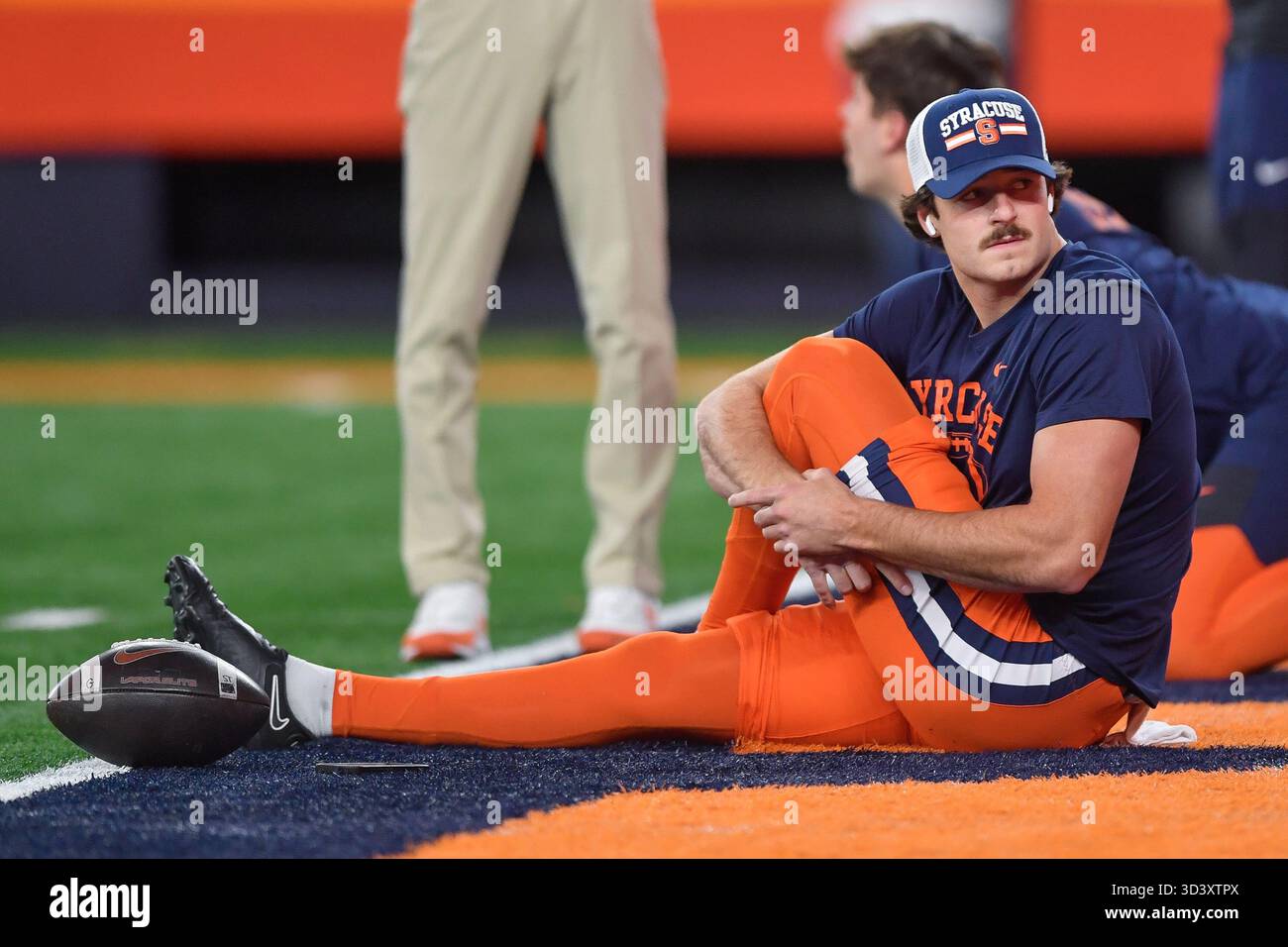 Syracuse punter Jack Stonehouse (41) warms up before an NCAA college ...