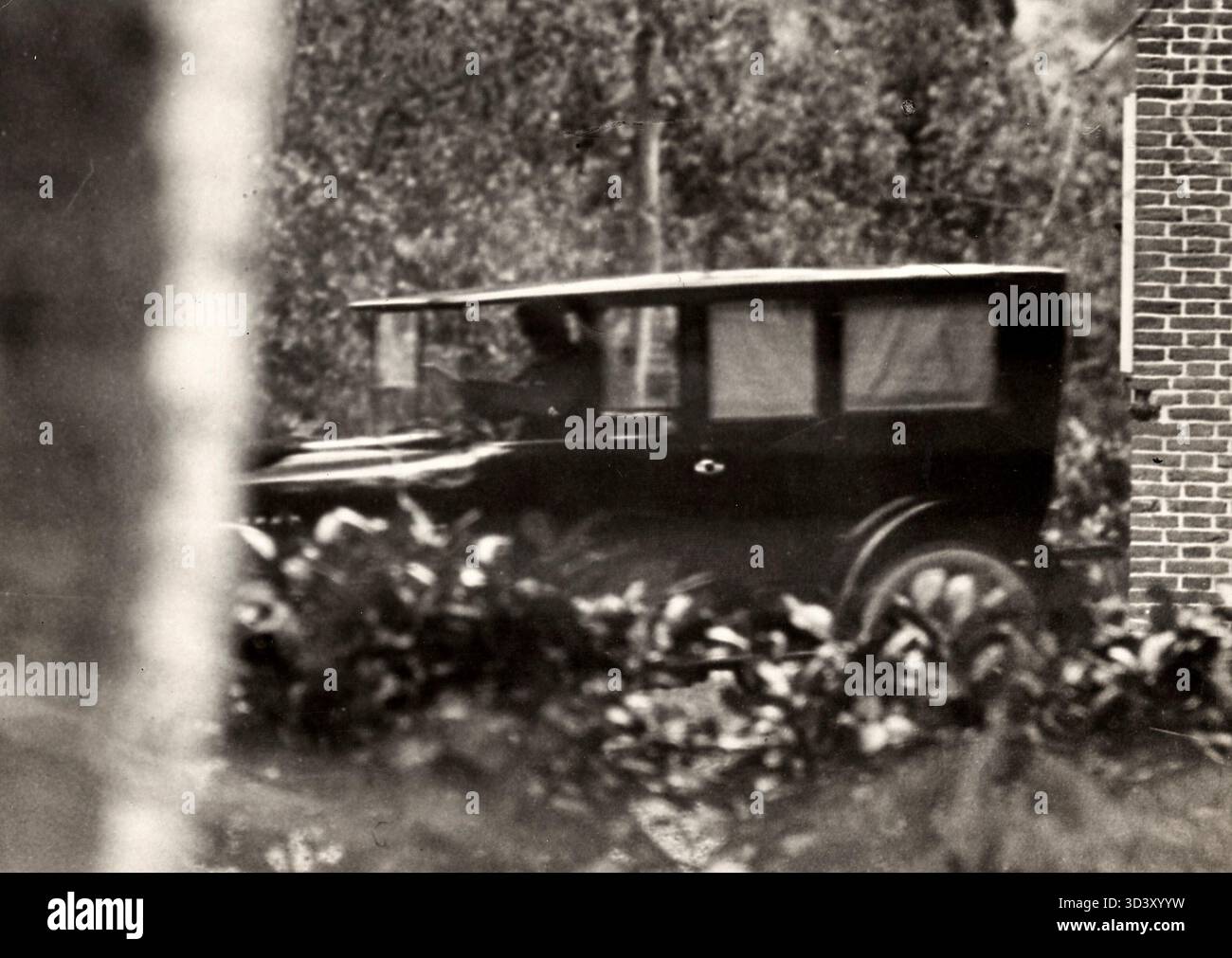 Geblindeerde ramen hi-res stock photography and images - Alamy