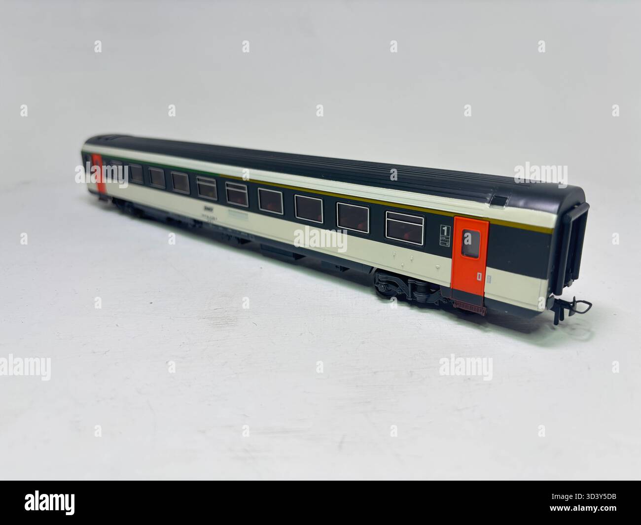 Detailed HO scale Lima production of SNCF passenger cars with bogie ...