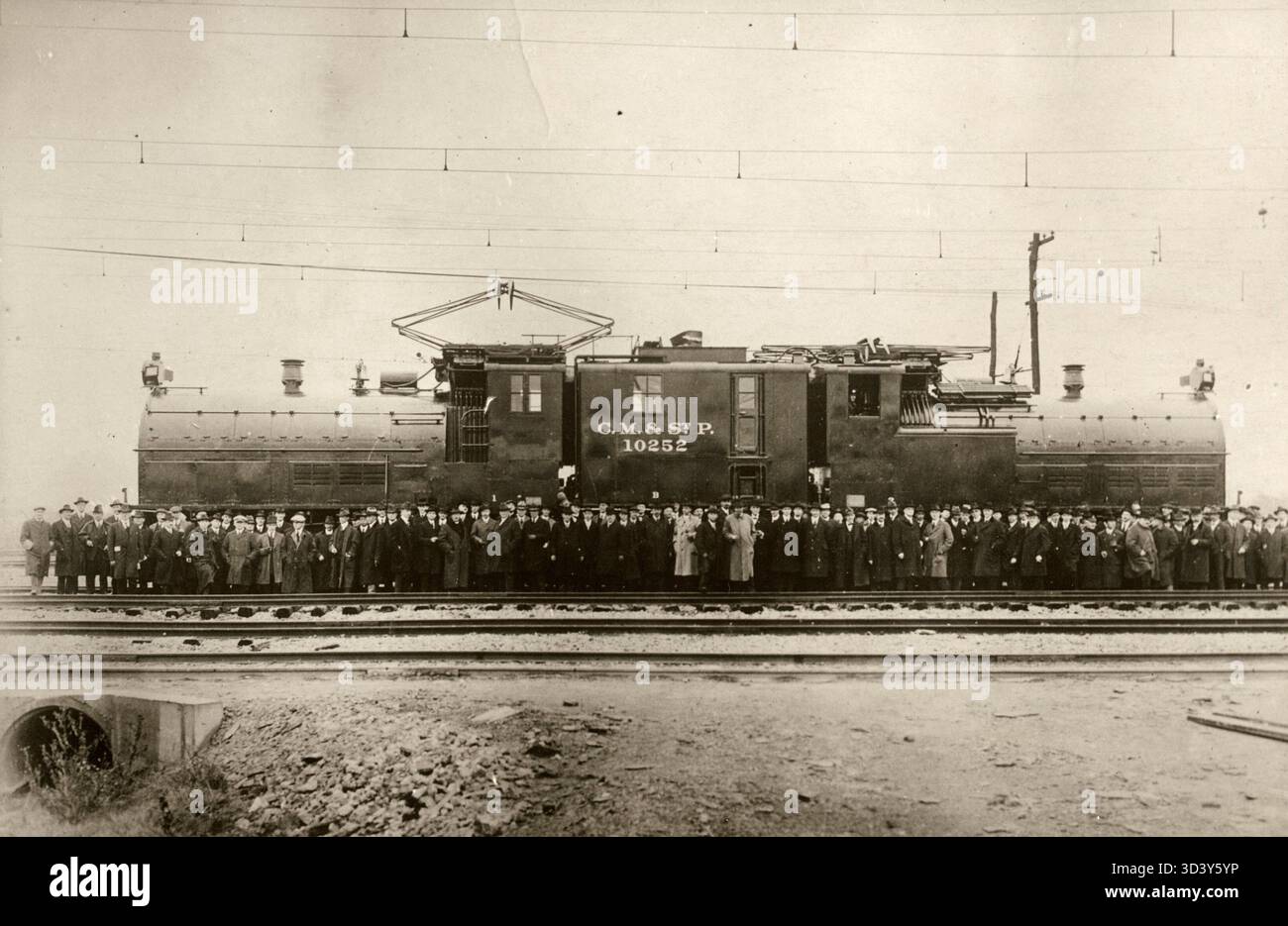 The latest model of electric high-speed train locomotive designed to ...