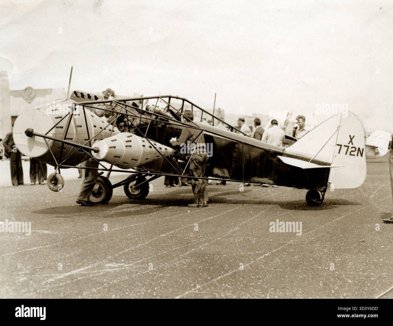 In 1932, an aviation show featured experimental airplanes, including a ...