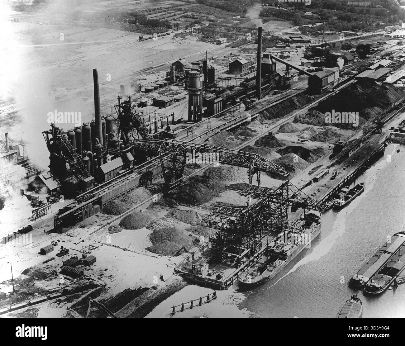 Aerial manufacturing plant Black and White Stock Photos & Images - Alamy