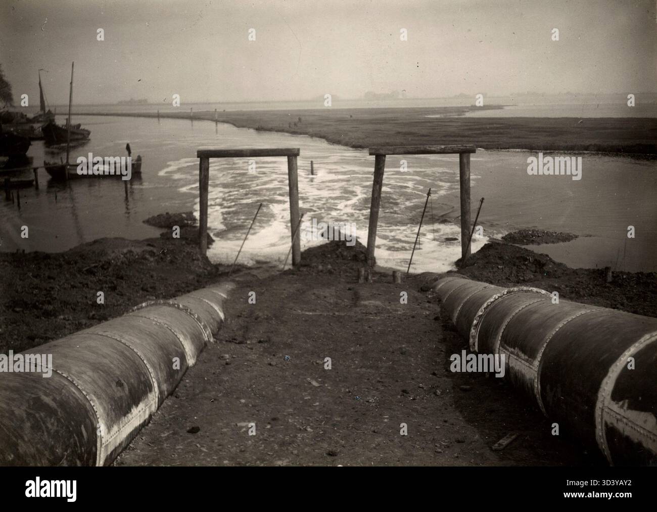 In 1916, the emergency pump station at Monnickendam, powered by ...