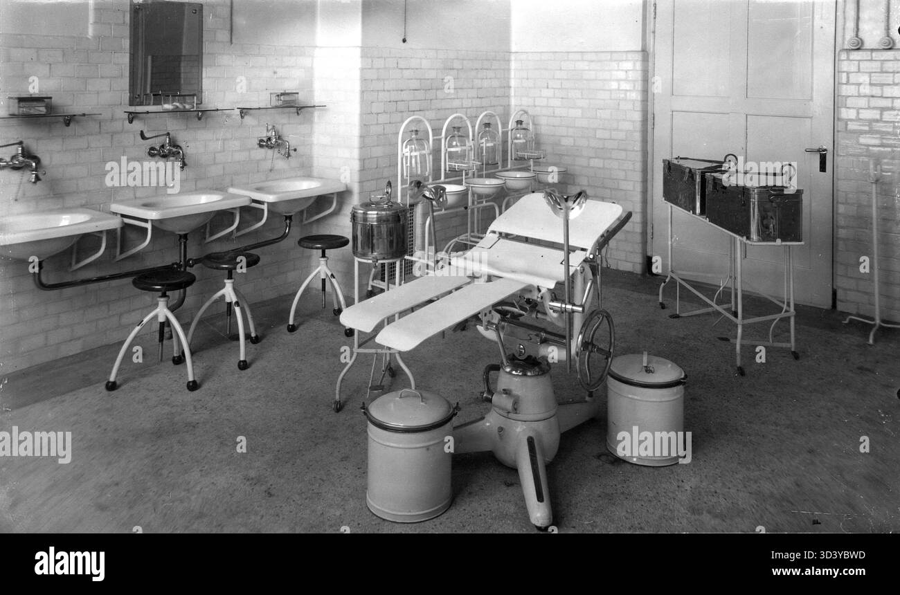 In 1920 operating room hi-res stock photography and images - Alamy