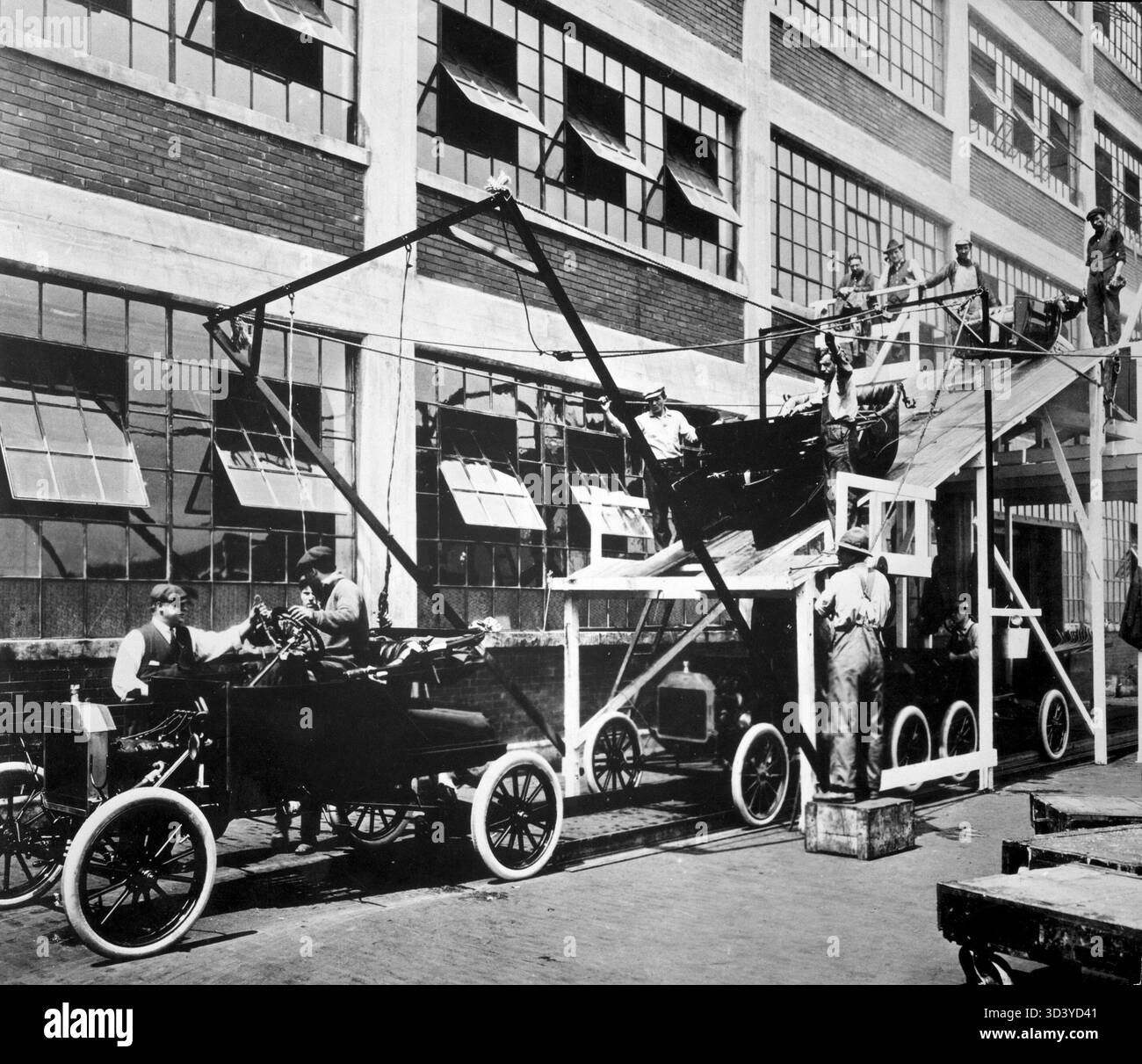 This 1913 photograph shows the final stage of the assembly line at the ...