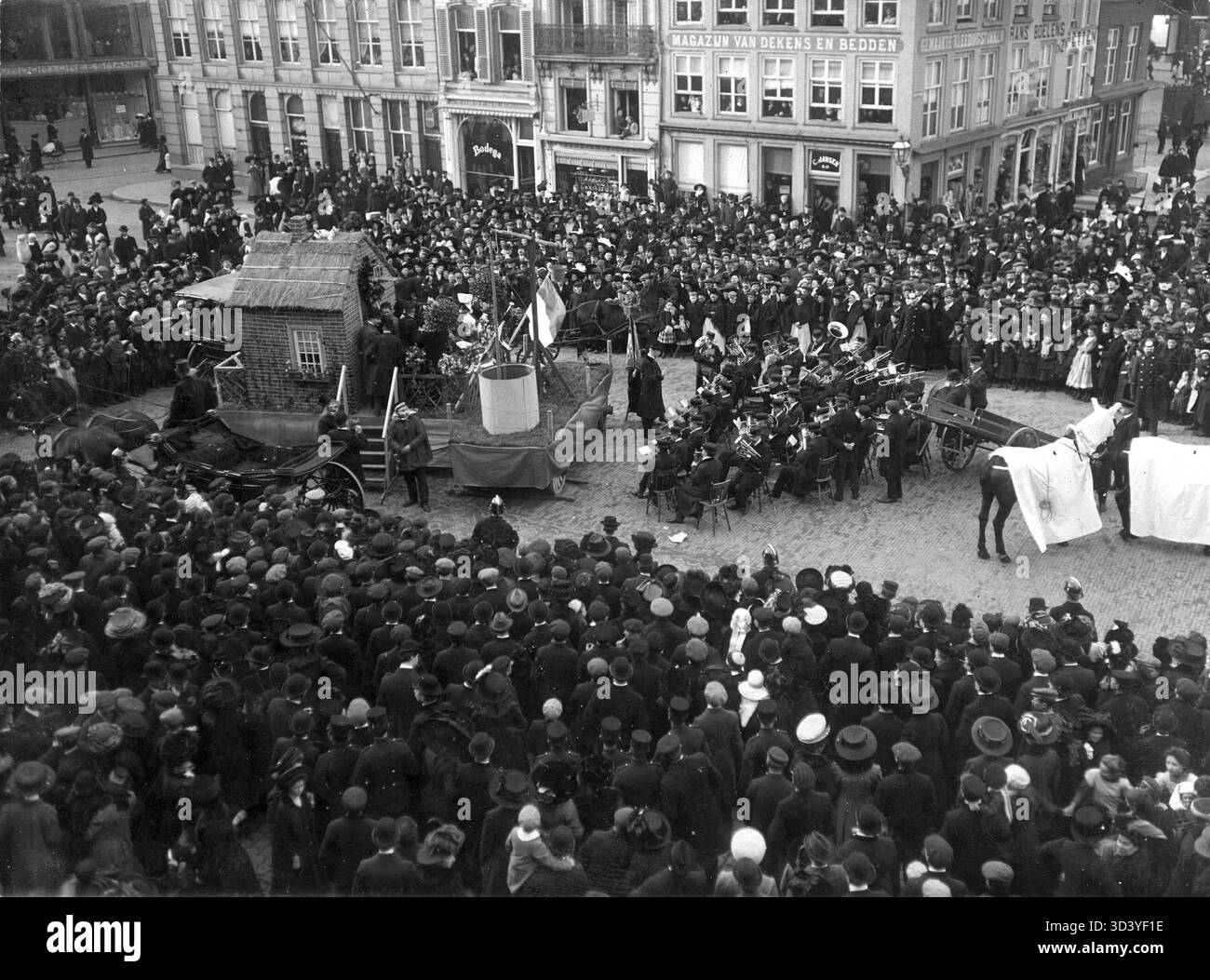 Public event 1911 Black and White Stock Photos & Images - Alamy