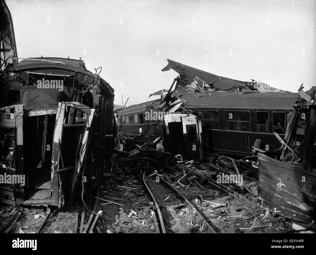 This image shows the damaged wagons from the Paris-Le Croisic express ...