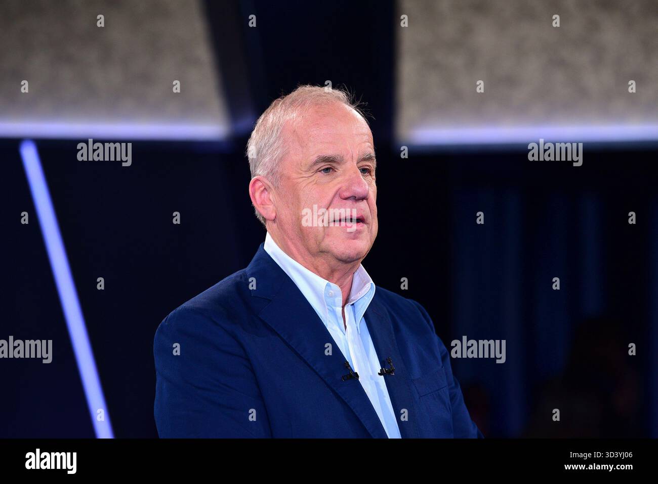 Hubertus Meyer-Burckhardt during the NDR Talk Show at NDR Studios on ...