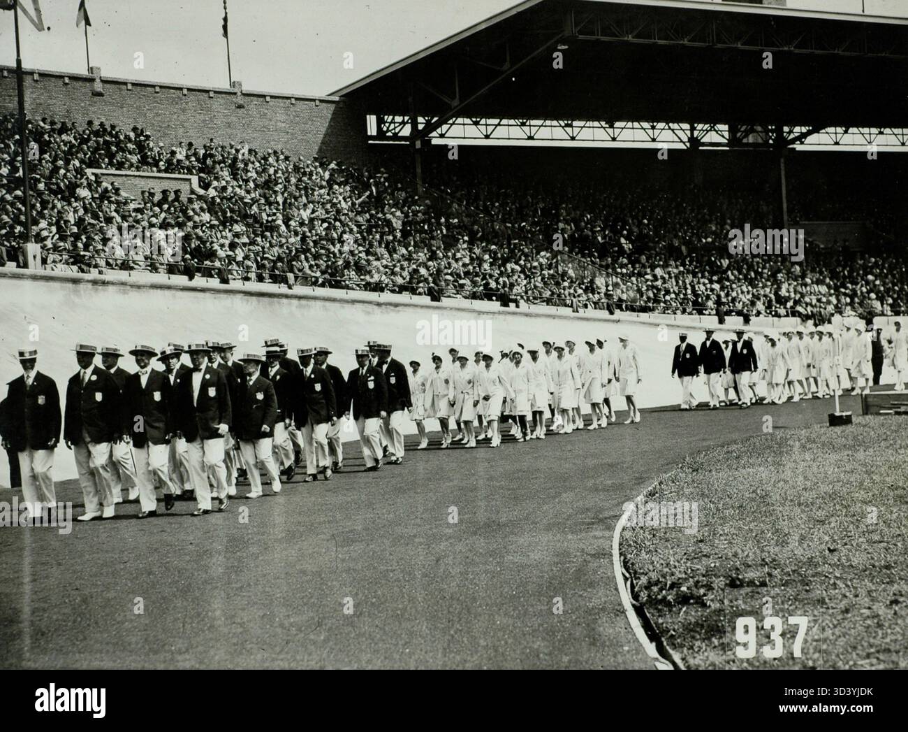 The American Olympic team marches in the 1928 Amsterdam Olympics ...