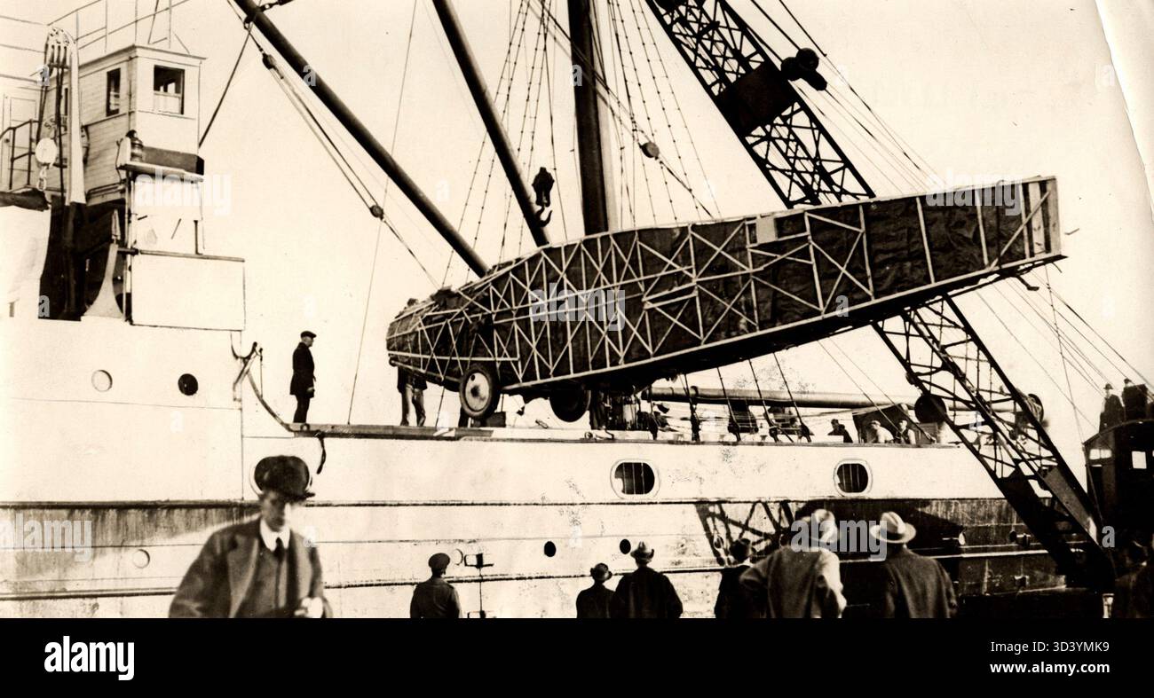The 1926 Wilkins North Pole expedition departs from Seattle to Alaska ...