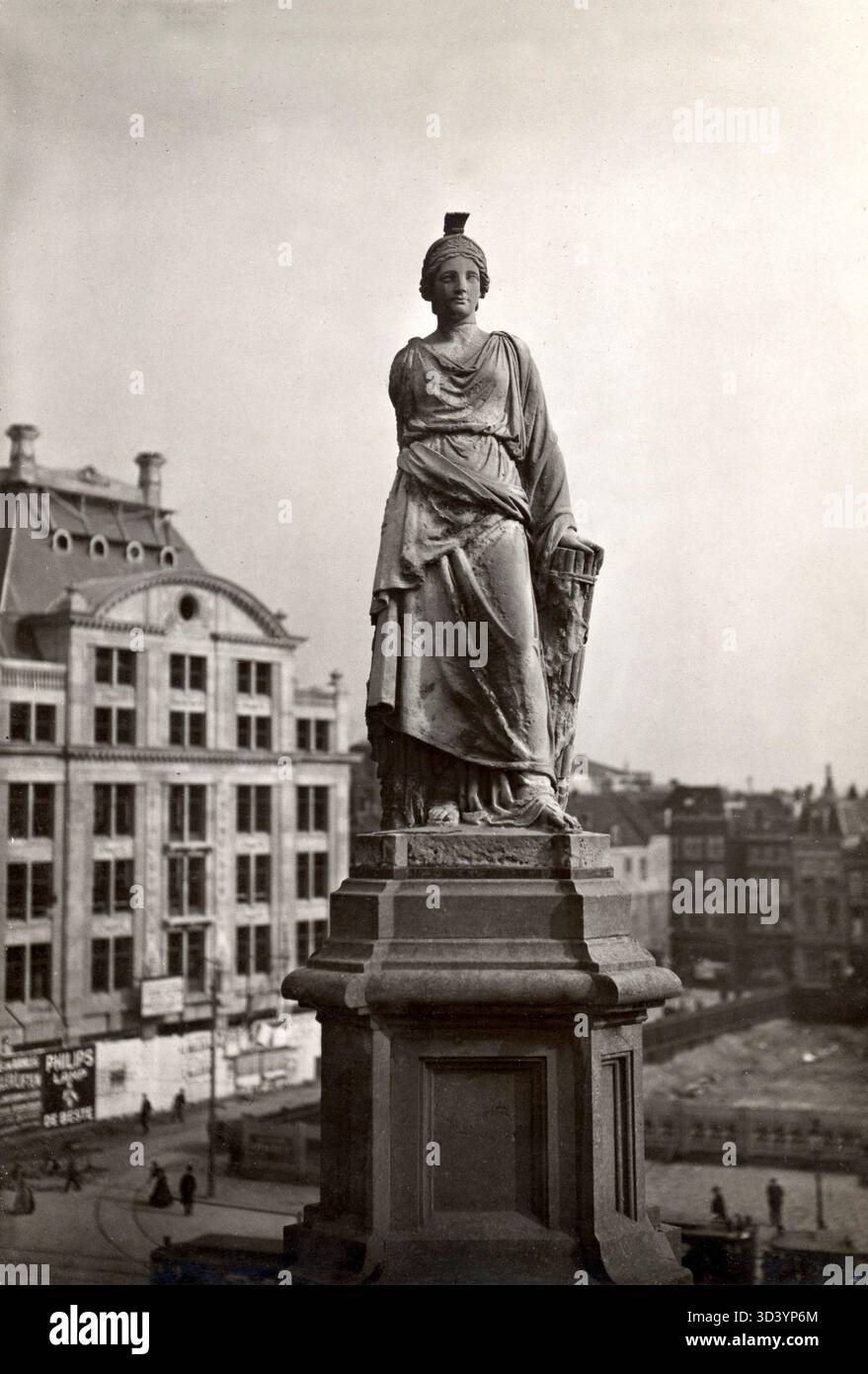 The statue of Nationale Eenheid (National Unity), also known as Naatje ...