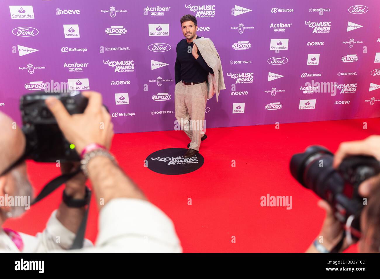 Singer Pablo Alborán during the photocall prior to the Los40 Music ...