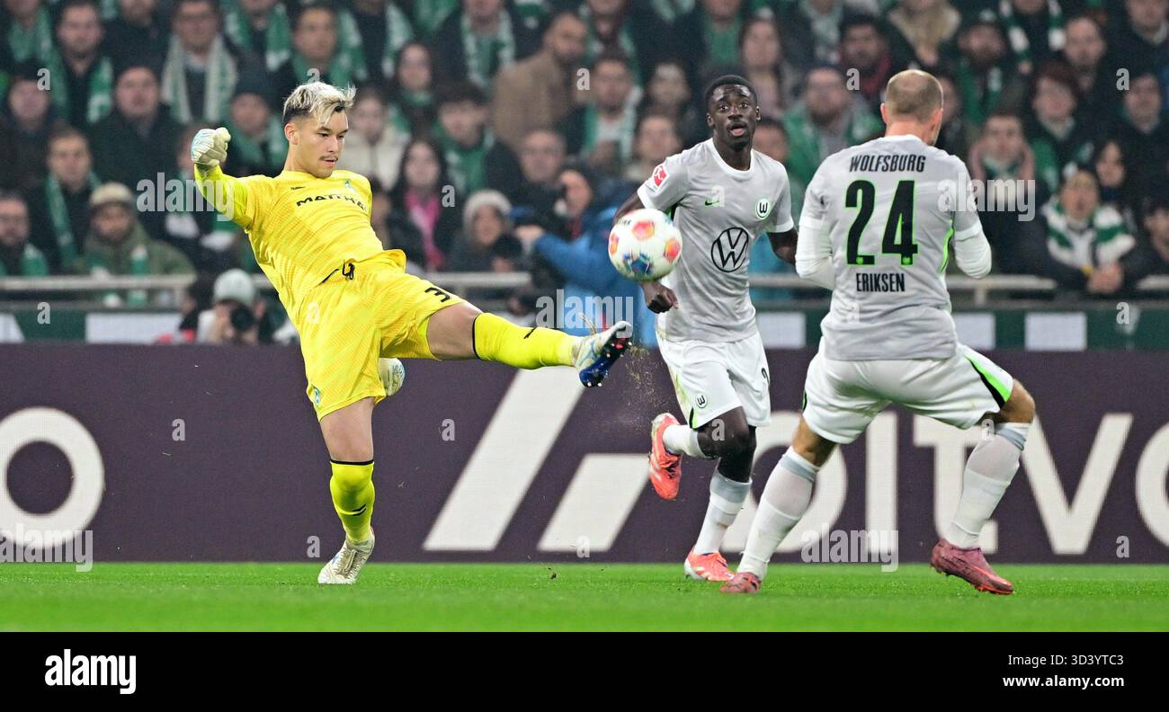 From left: Goalkeeper Mio Backhaus (Bremen), Sael Kumbedi, Christian ...