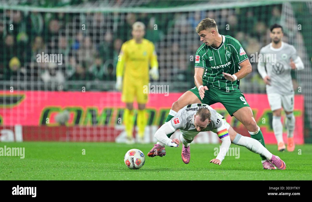 from left: Maximilian Arnold, Keke Topp (Bremen) Bremen, November 7 ...