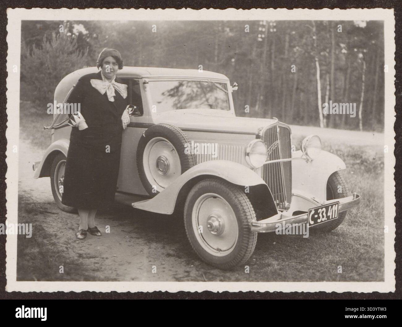Fotografie vozu Walter Junior a jeho nové majitelky z roku 1934. Walter ...