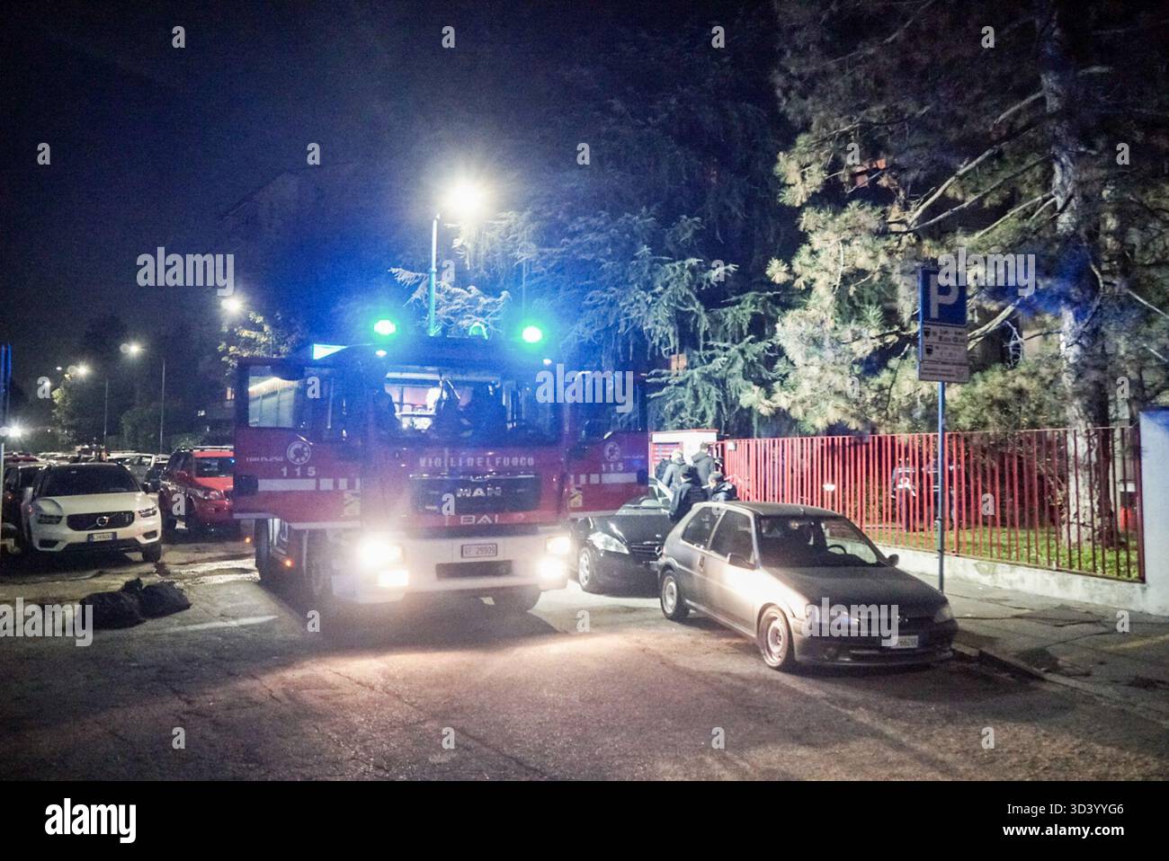 MILAN - Fire at Via Rucellai 20 in the northern outskirts of Milan ...
