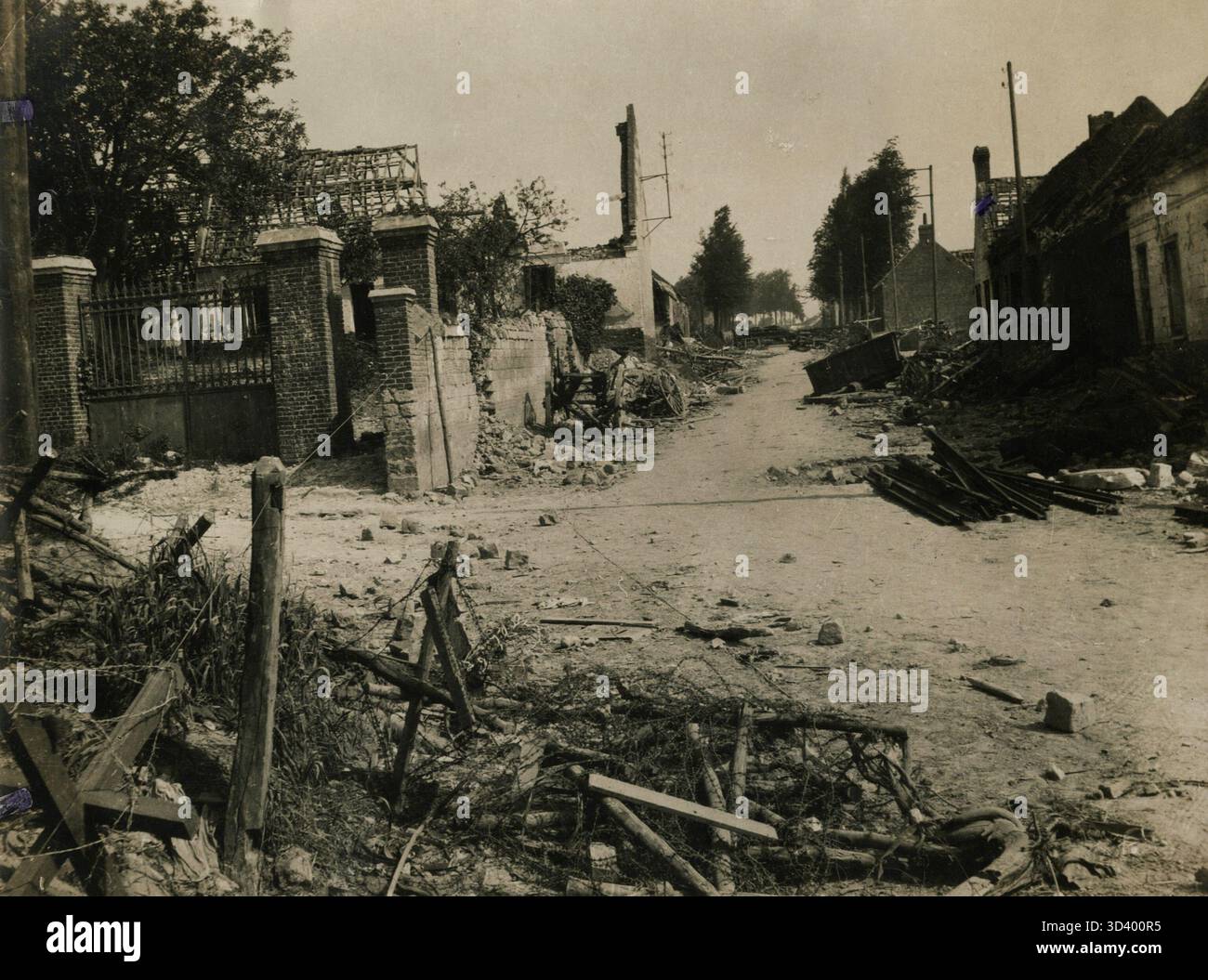 Wartime destruction evident in hi-res stock photography and images - Alamy