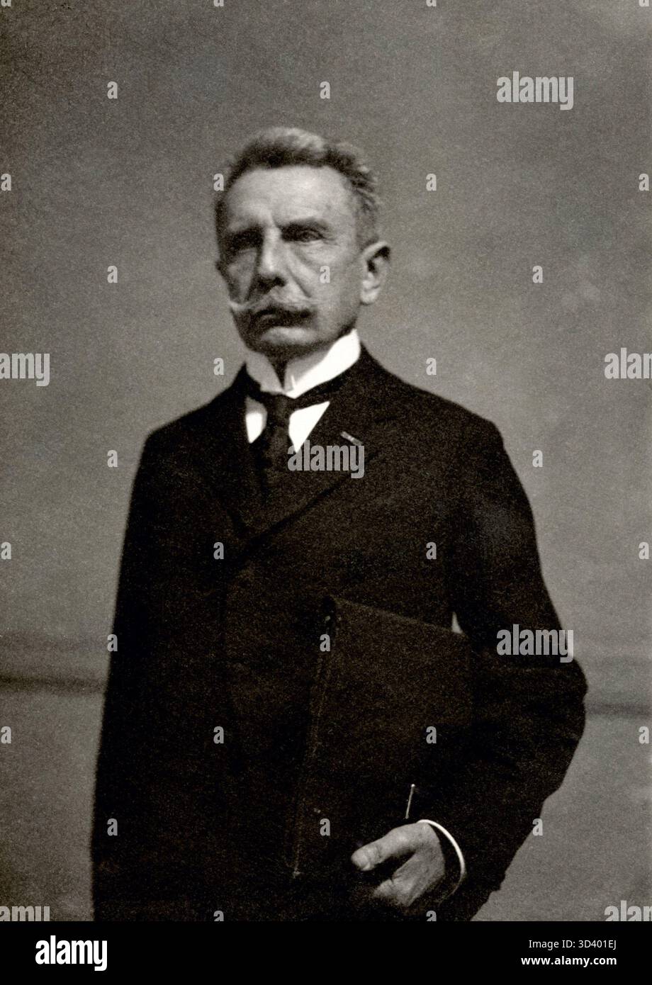 Lieutenant General J.C. Snijders, Supreme Commander of the Dutch Armed ...
