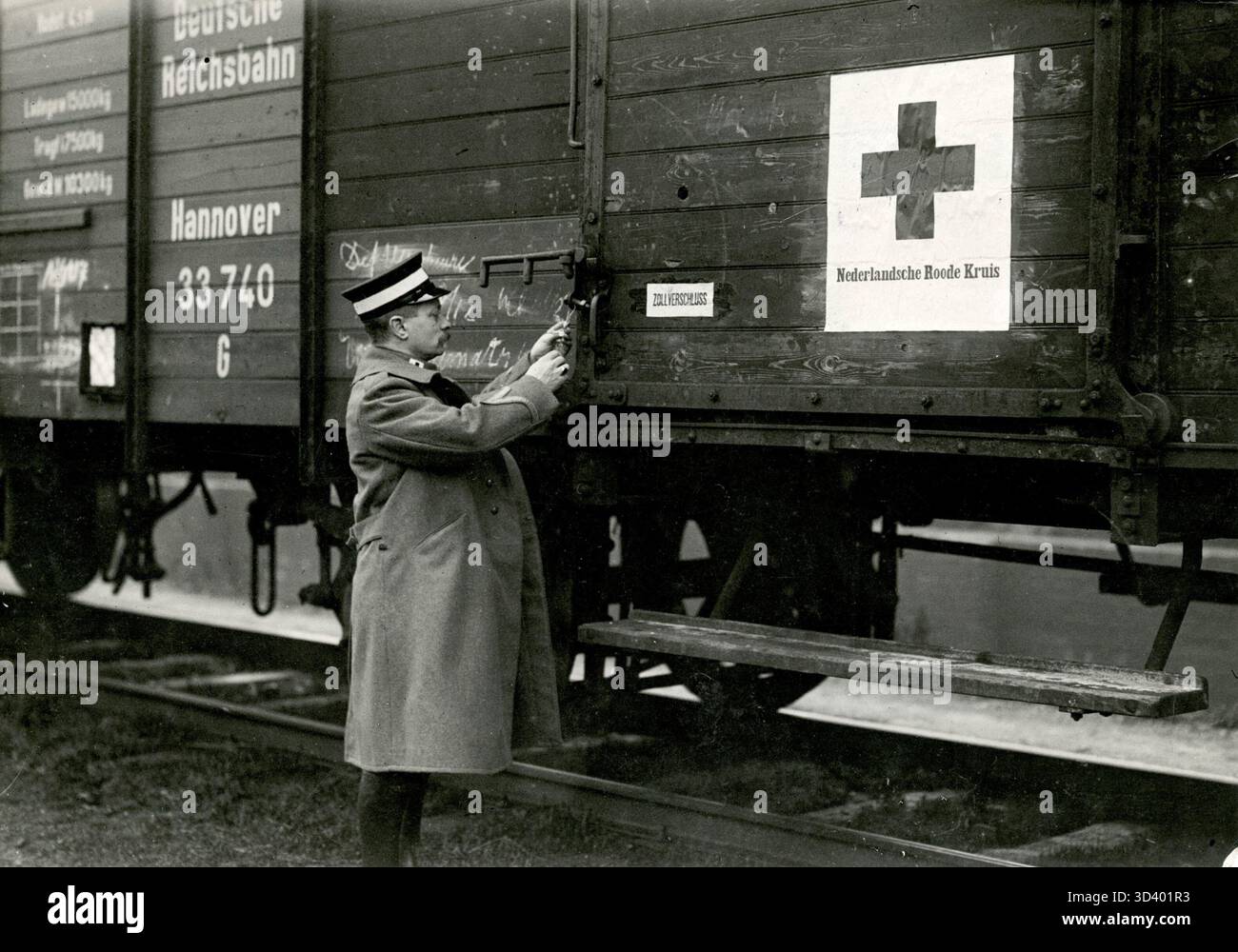 A German customs officer inspects the Christmas Train at Bentheim ...
