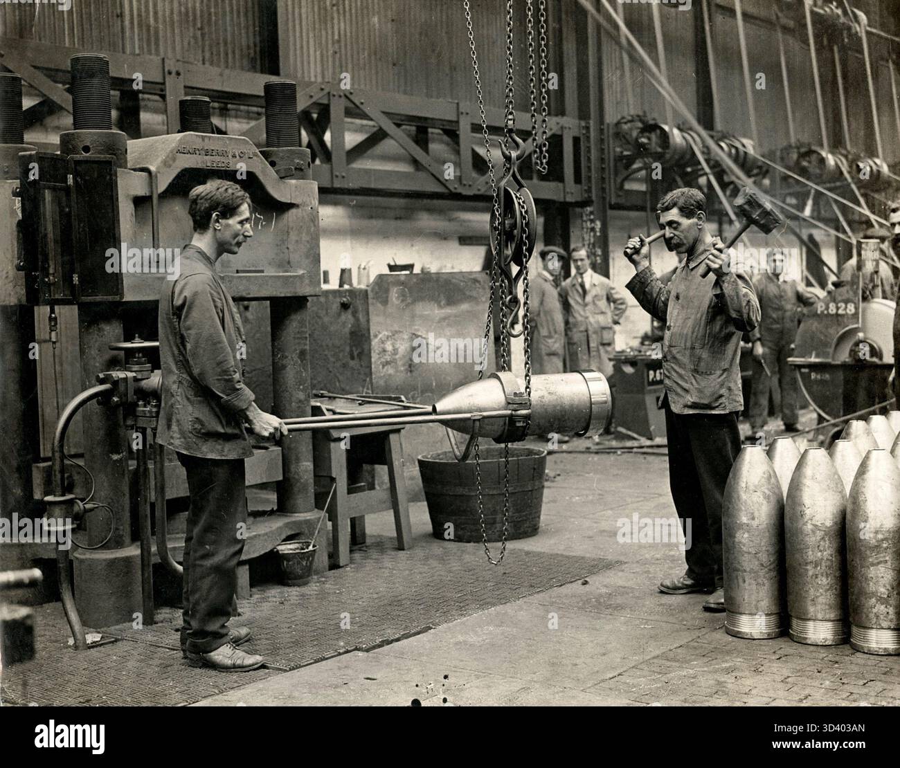 Assembling shells hi-res stock photography and images - Alamy