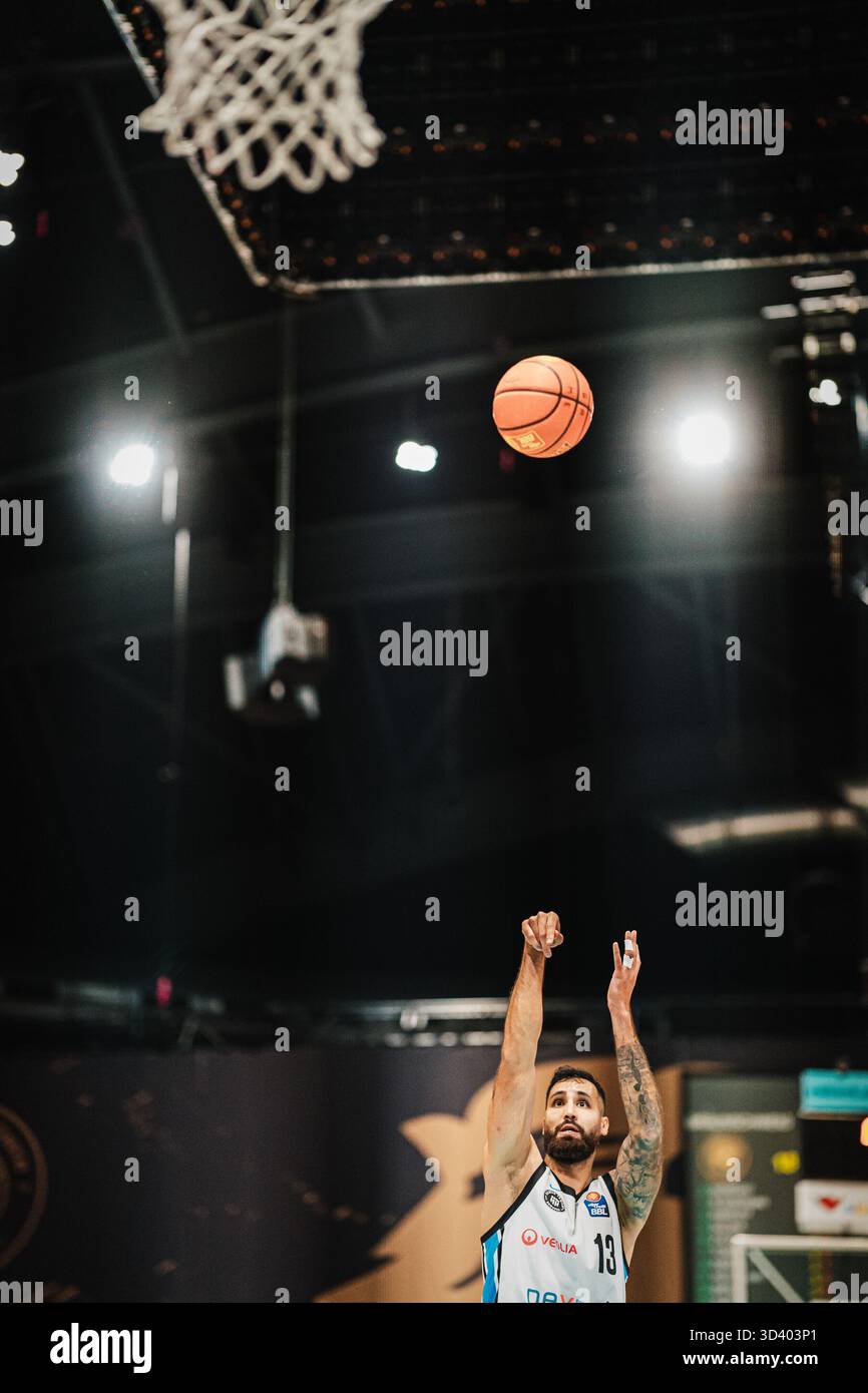 Martin Breunig (Hamburg Towers, 13) shoots; Easycredit BBL: Basketball ...