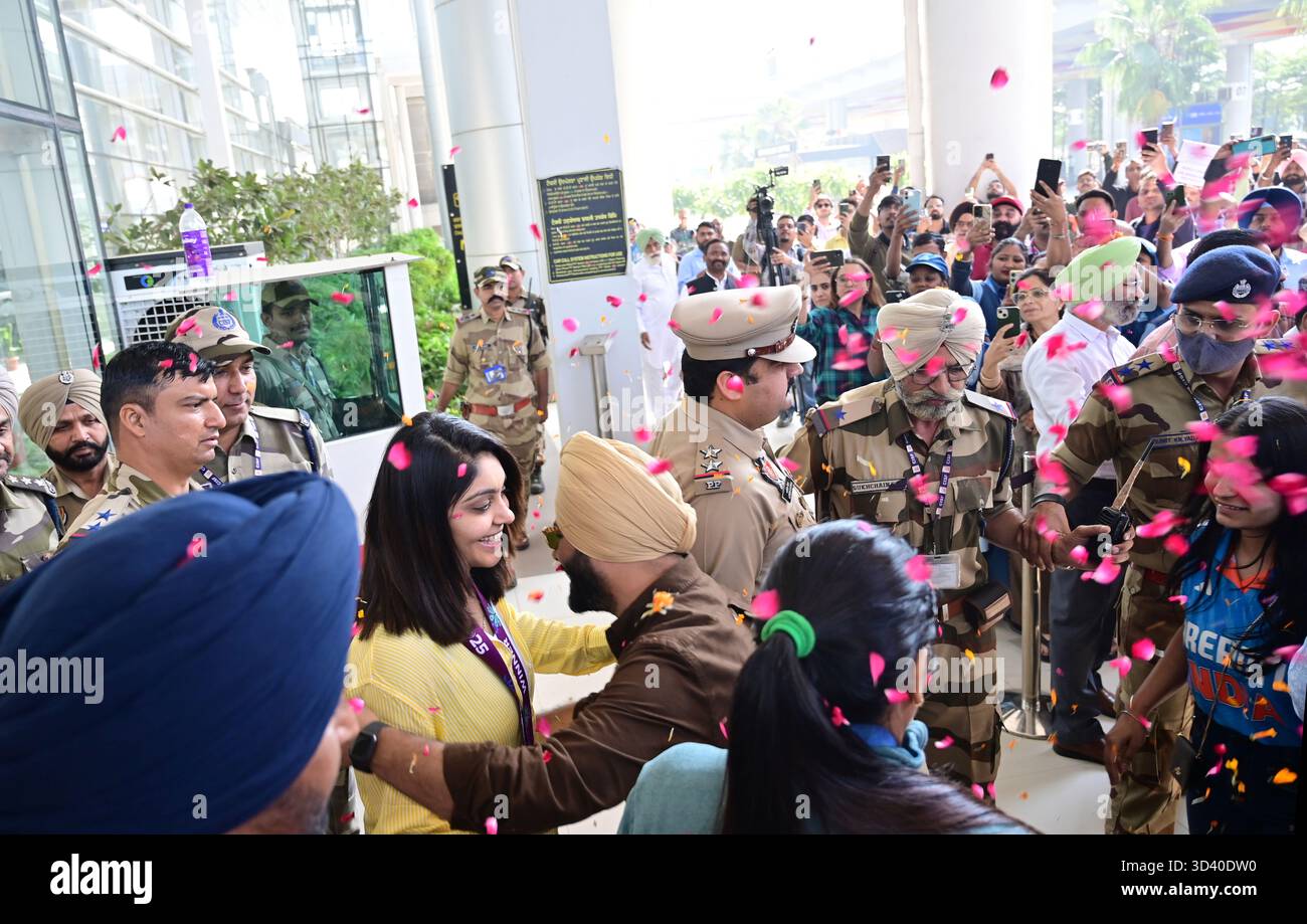 MOHALI, INDIA - NOVEMBER 7: World Cup-winning Indian women cricketer ...