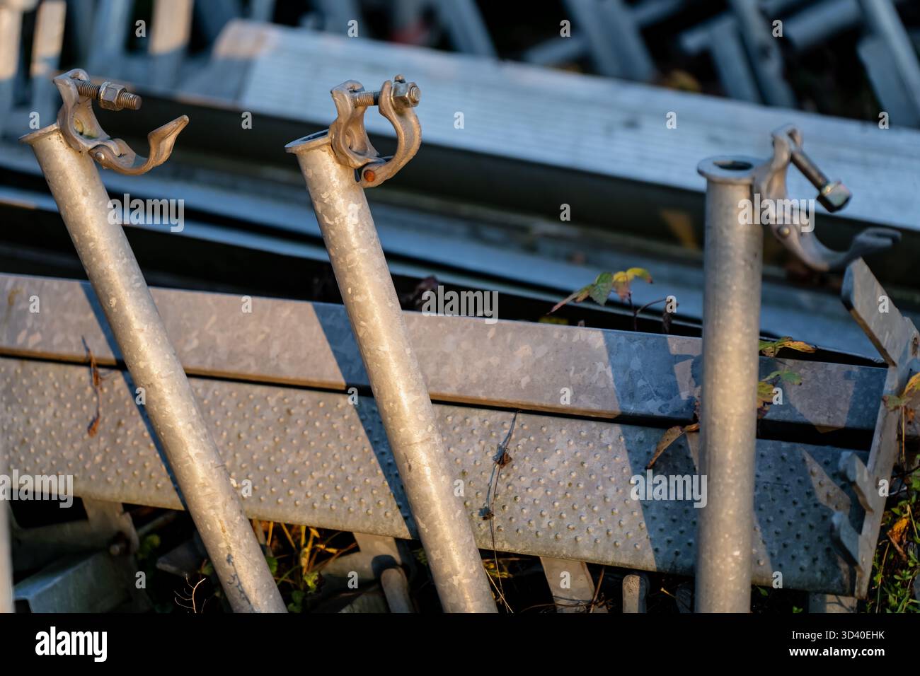 Galvanized steel scaffolding pipes with clamp joints and perforated ...