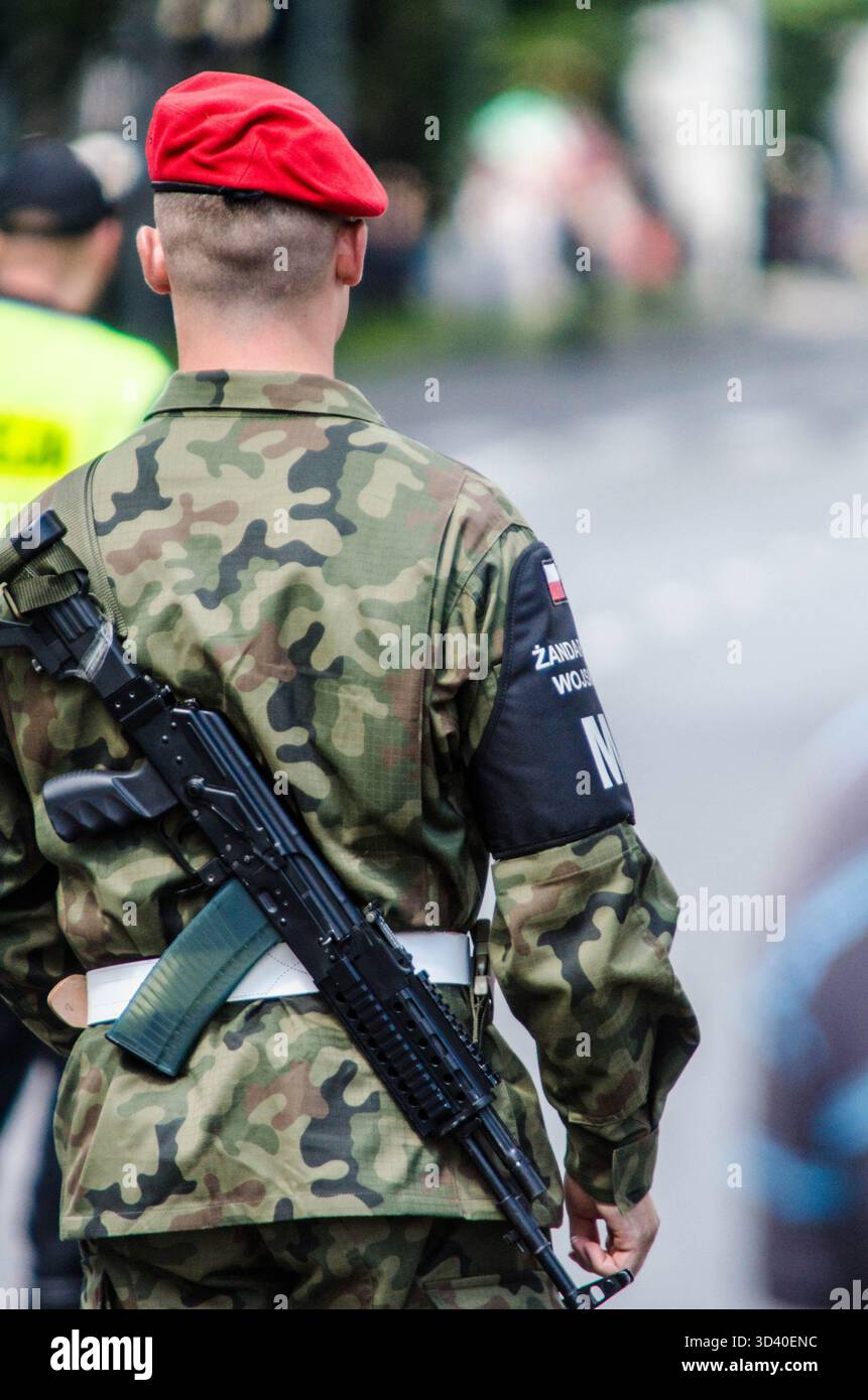 Who Wears Red Berets In The British Army