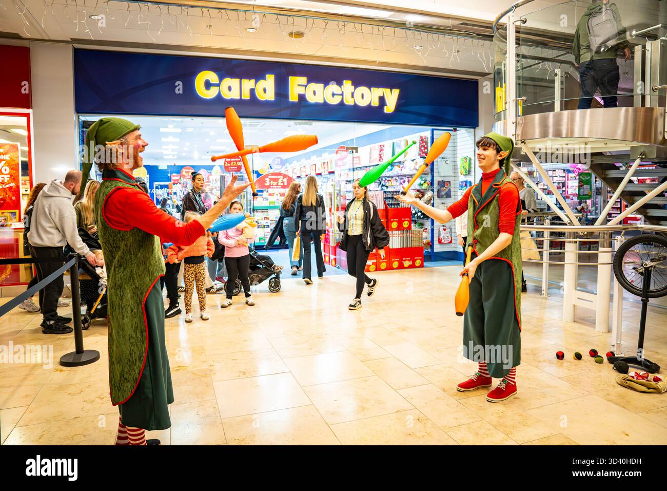 Derry, Northern Ireland. 7 November 2025. Performers entertain shoppers ...